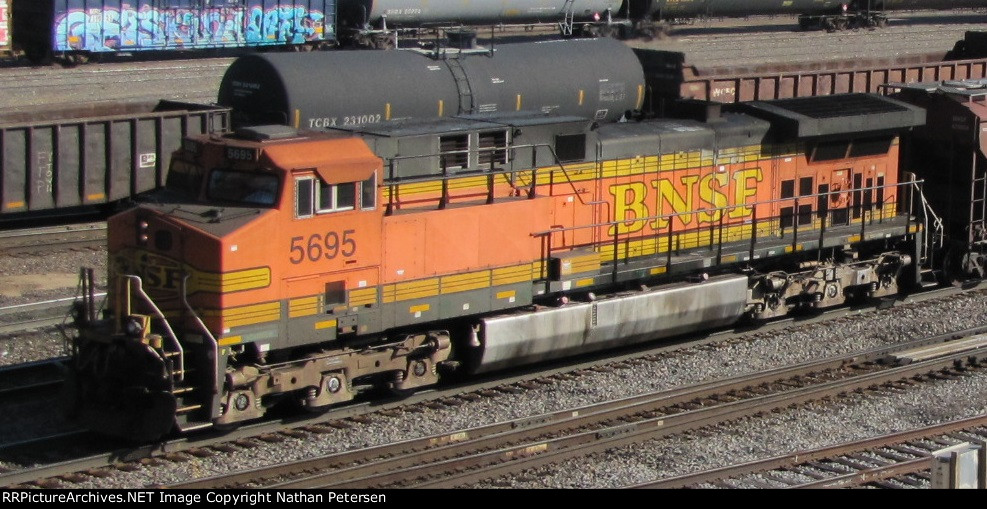 BNSF 5695